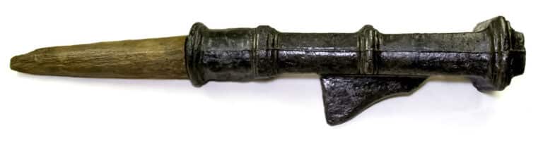 Mounted guns, gun shields and handguns - Mary Rose