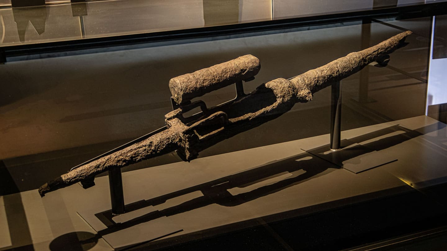 Mounted guns, gun shields and handguns - Mary Rose